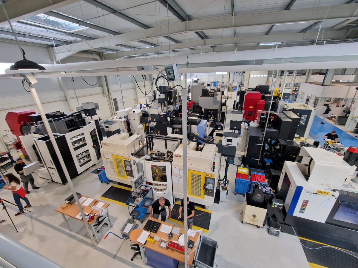 SERRE MÉCANIQUE x GROUPE HRT: un partenariat au nom de l’excellence ...